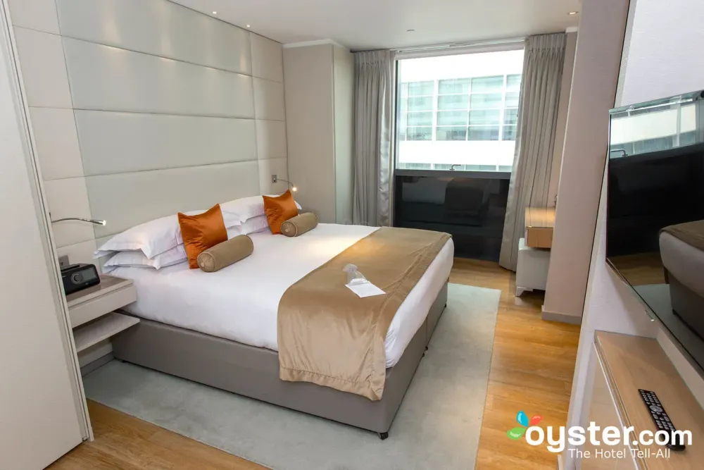 Cheval Three Quays Review: What To REALLY Expect If You Stay | Oyster.com