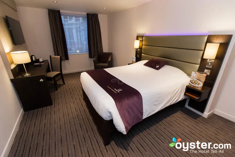 Premier Inn London Holborn Hotel Review: What To REALLY Expect If You Stay
