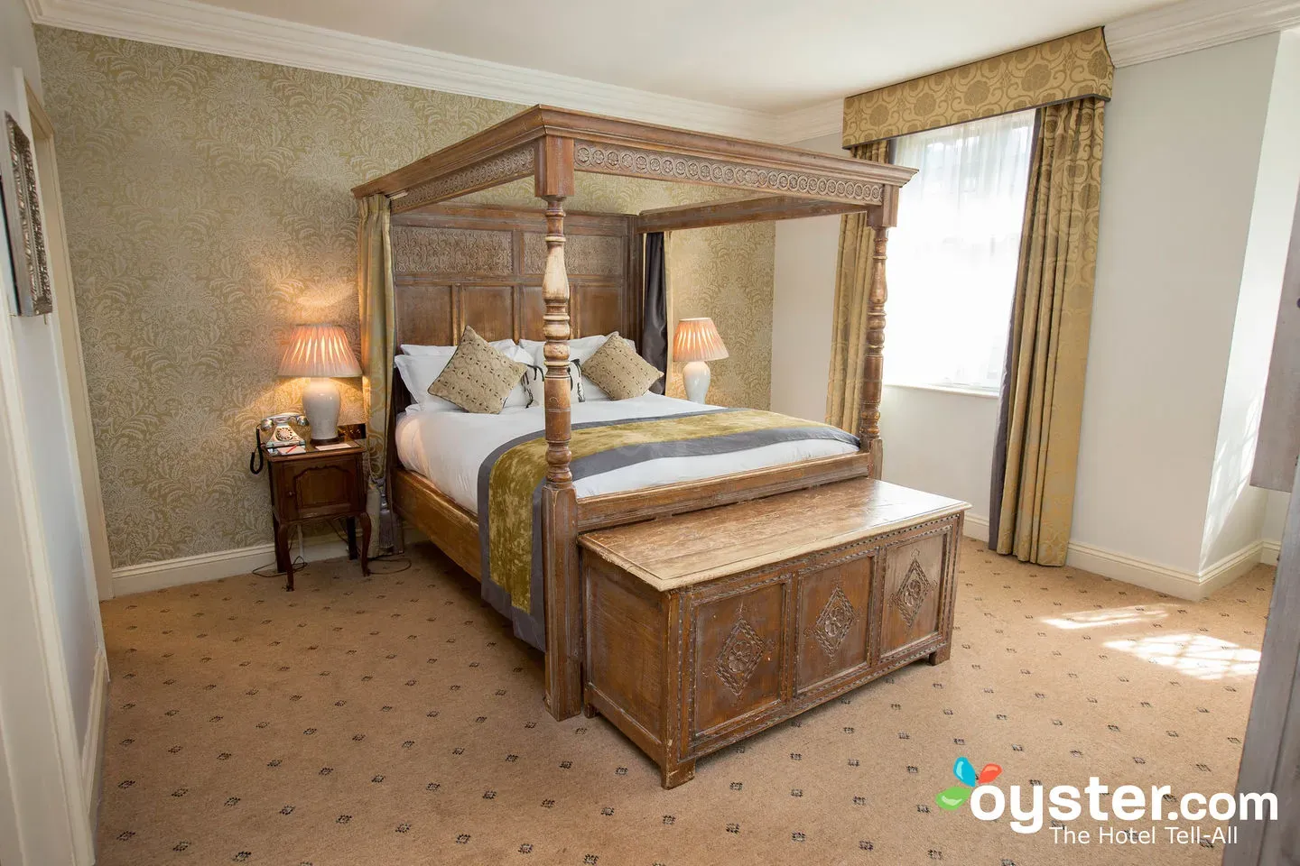 The White Hart Hotel Review: What To REALLY Expect If You Stay