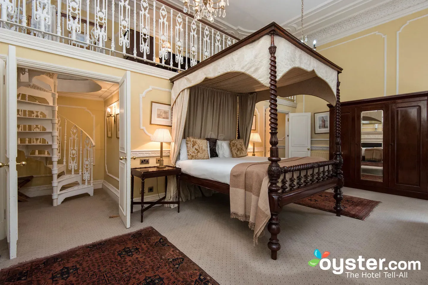 Commodore Hotel Review: What To REALLY Expect If You Stay | Oyster.com