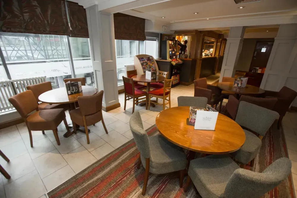 Premier Inn London Putney Bridge Hotel | Oyster.com Hotel Photos