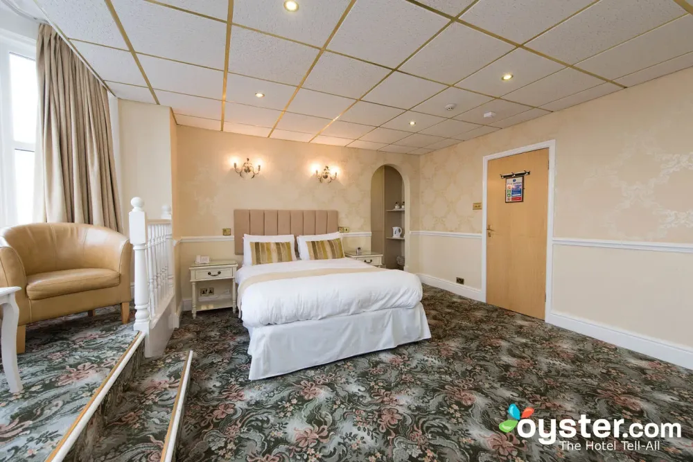 Doric Hotel Review: What To REALLY Expect If You Stay