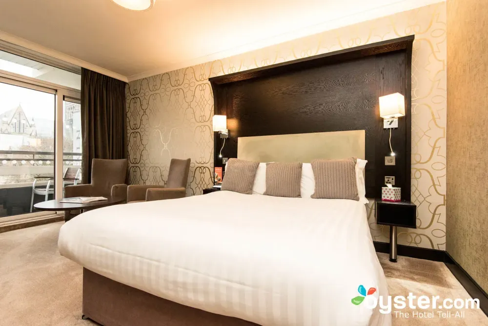 The Lincoln Hotel Review: What To REALLY Expect If You Stay | Oyster.com