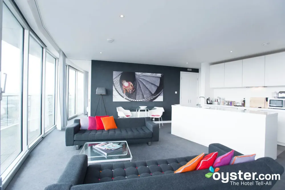 Staying Cool at the Rotunda Review: What To REALLY Expect If You Stay ...