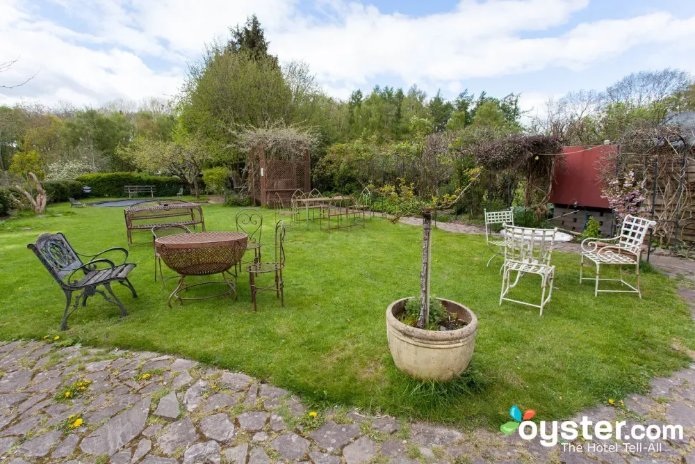 Hollybush Inn & Campsite Review: What To REALLY Expect If You Stay