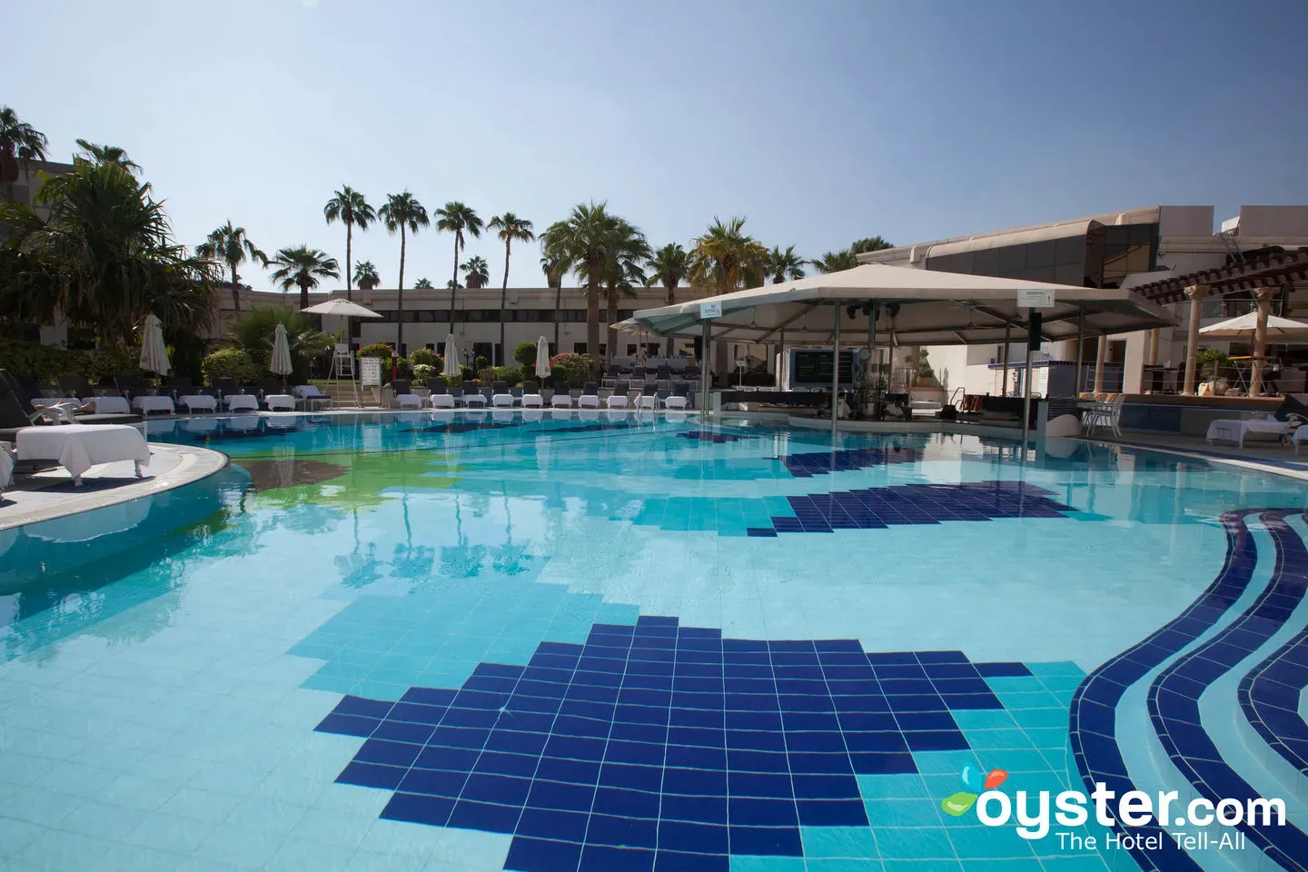Le Meridien Dubai Hotel & Conference Centre Review: What To REALLY ...