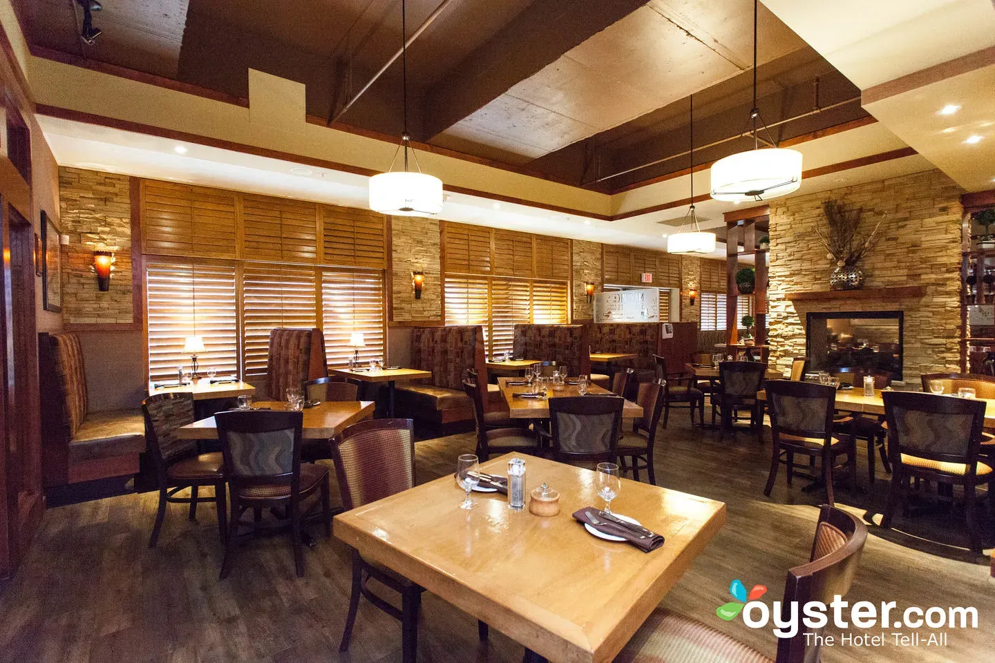 Four Points by Sheraton Moncton Review: What To REALLY Expect If You Stay