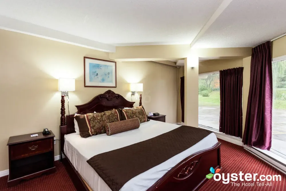 Barrie Hotels & Resorts | Oyster.com Hotel Reviews