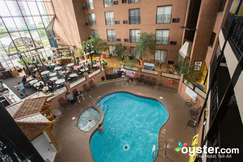 The 5 Best Kid-Friendly Hotels in Niagara Falls (Ontario) | Oyster.com ...