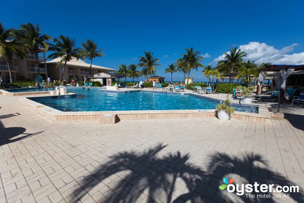 Holiday Inn Resort Grand Cayman Review: What To REALLY Expect If You Stay