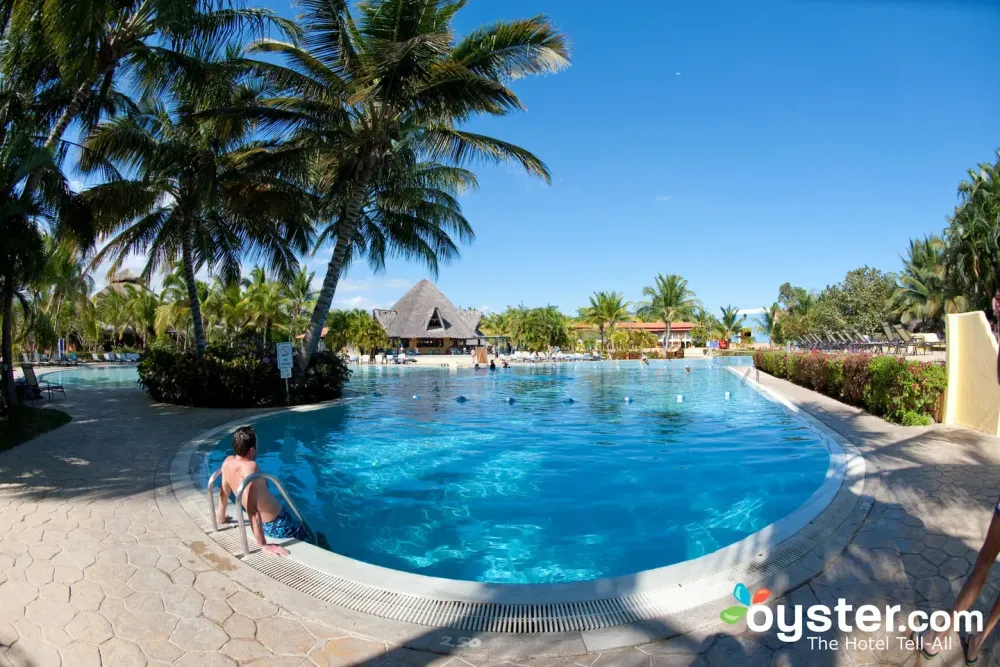 Catalonia Gran Dominicus Review: What To REALLY Expect If You Stay