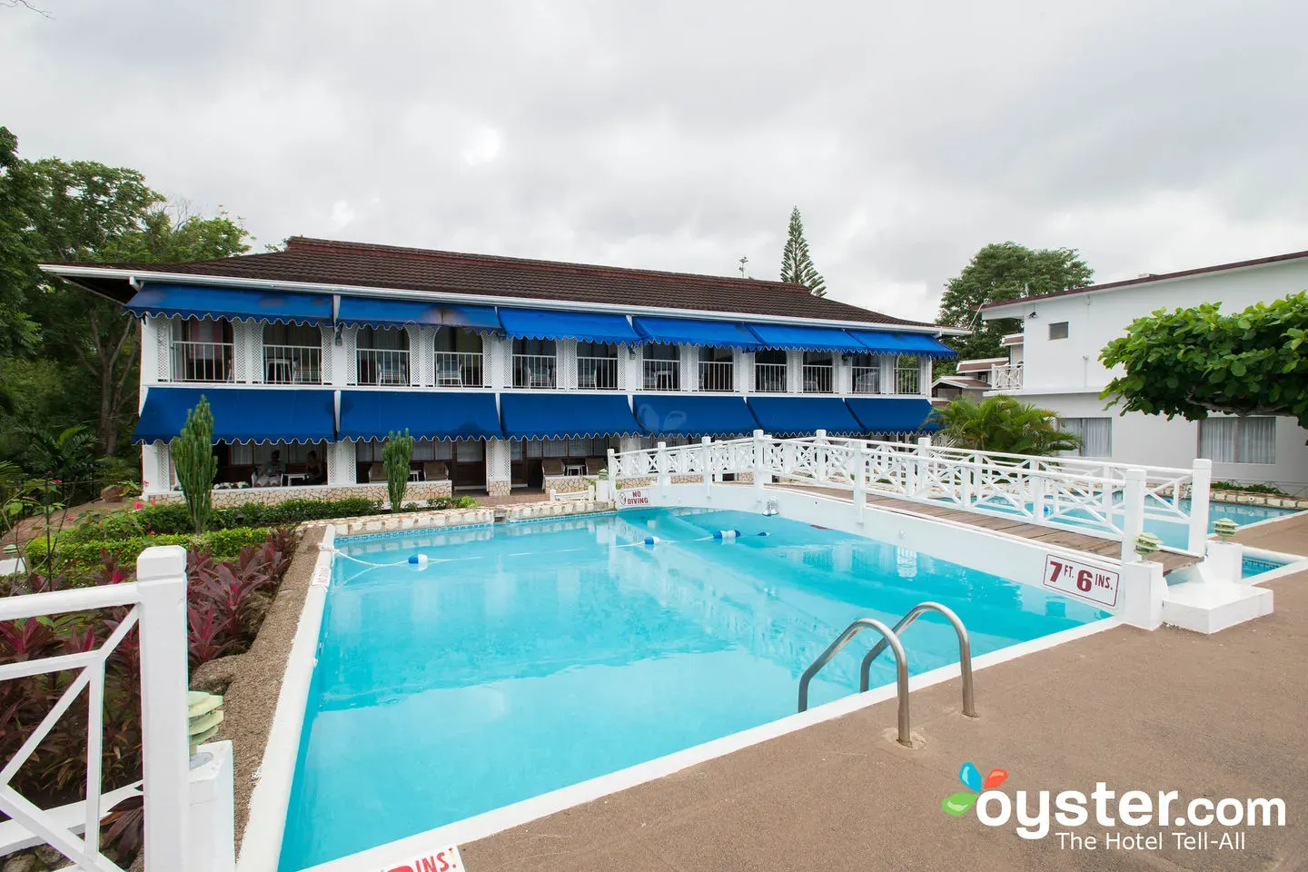 Hibiscus Lodge Hotel Review: What To REALLY Expect If You Stay | Oyster.com
