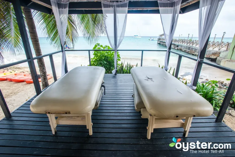 Hotel Riu Ocho Rios Review: What To REALLY Expect If You Stay