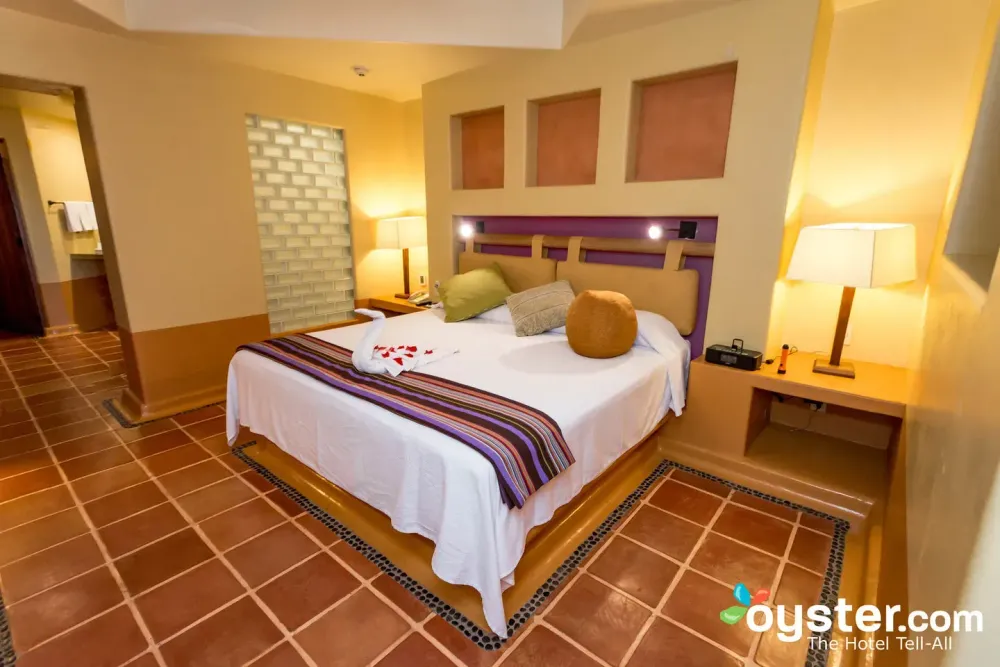 Embarc Zihuatanejo Review: What To REALLY Expect If You Stay | Oyster.com