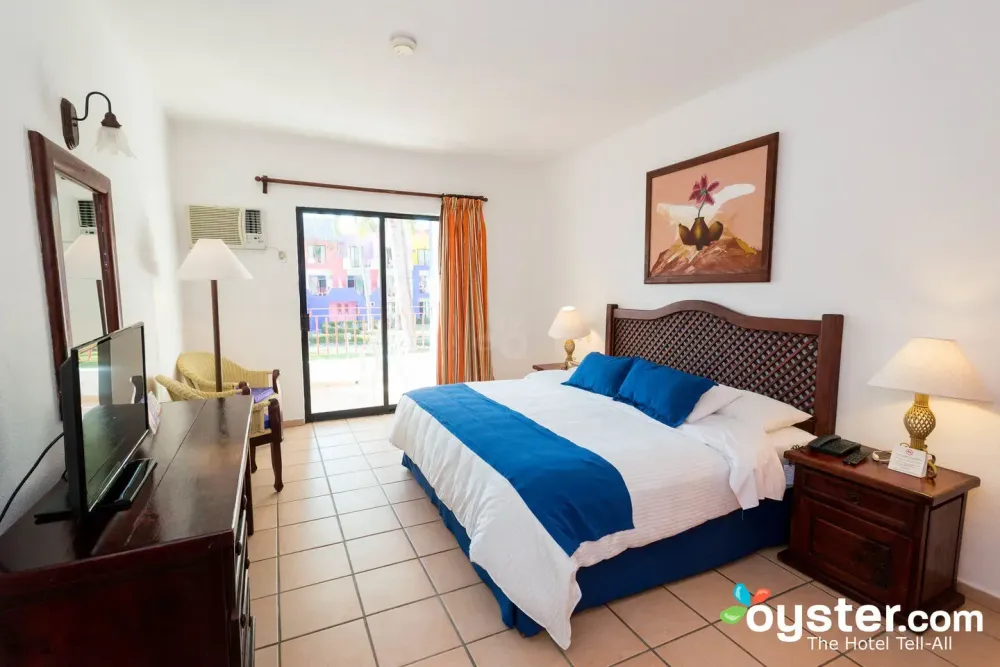 Royal Decameron Complex Review: What To REALLY Expect If You Stay