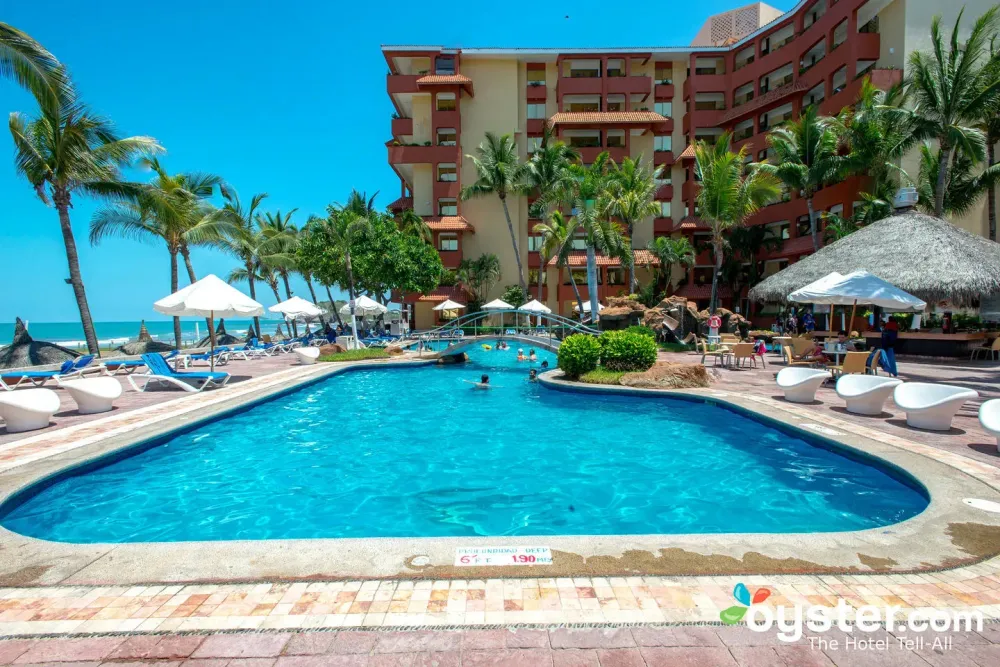 Luna Palace Hotel & Suites Review: What To REALLY Expect If You Stay ...