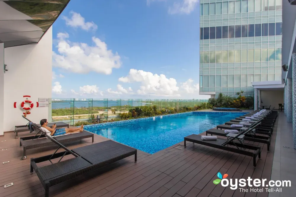 Fiesta Inn Cancun Las Americas Review: What To REALLY Expect If You Stay