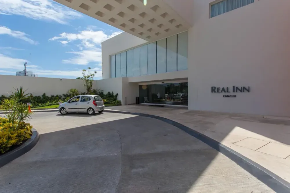 Real Inn Cancun | Oyster.com Hotel Photos