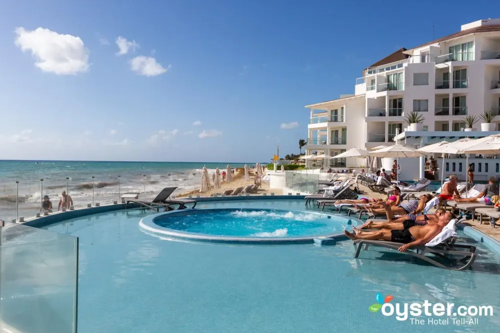 Playacar Palace Review: What To REALLY Expect If You Stay | Oyster.com