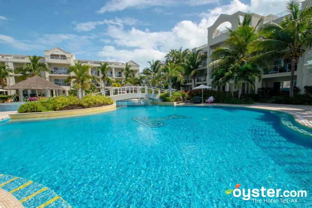 The Atrium Resort Review: What To REALLY Expect If You Stay