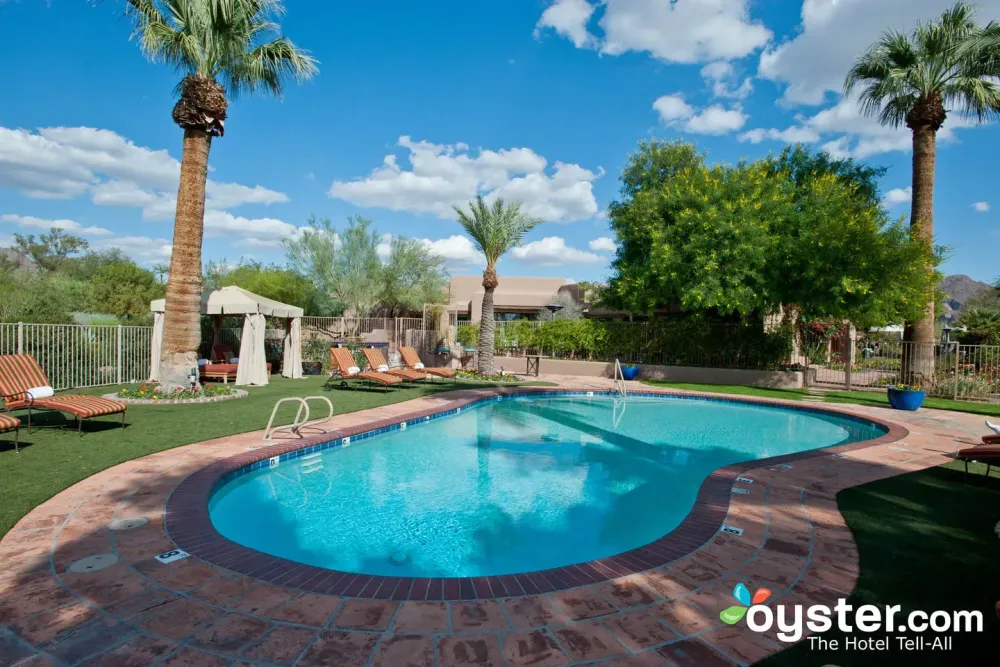 Hermosa Inn Review: What To REALLY Expect If You Stay