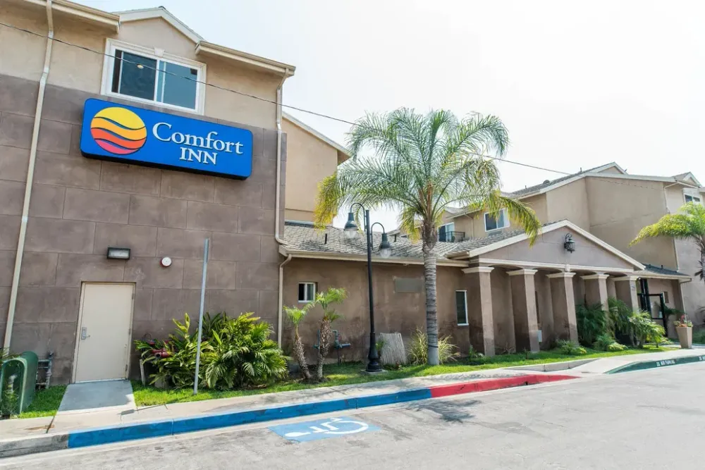 Comfort Inn Cockatoo Near LAX Airport | Oyster.com Hotel Photos