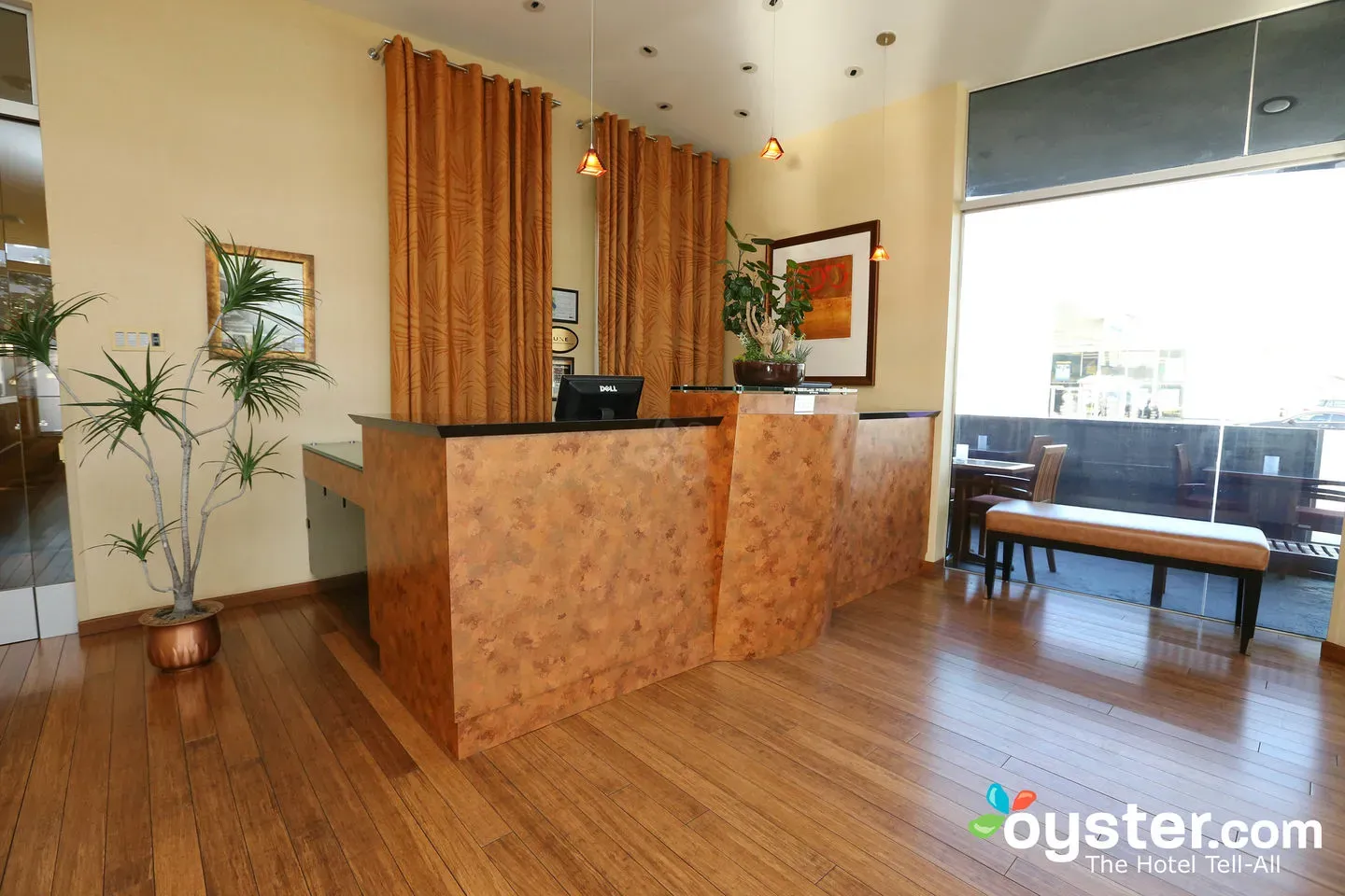 Elan Hotel Review: What To REALLY Expect If You Stay