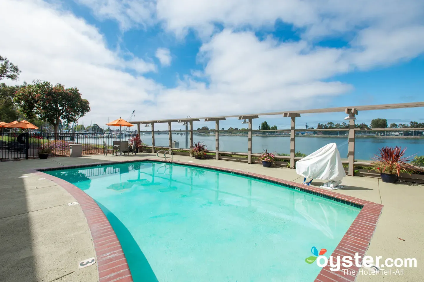 Executive Inn & Suites Review: What To REALLY Expect If You Stay