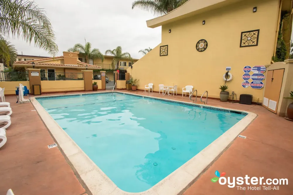 Anaheim Islander Inn and Suites Review: What To REALLY Expect If You Stay