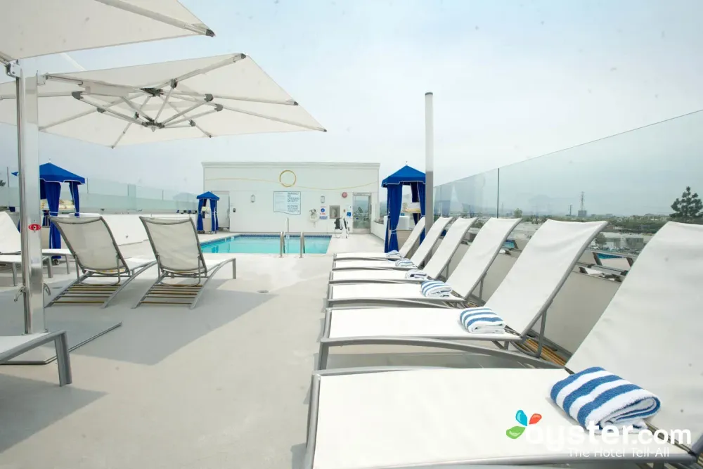 Carousel Inn and Suites Review: What To REALLY Expect If You Stay