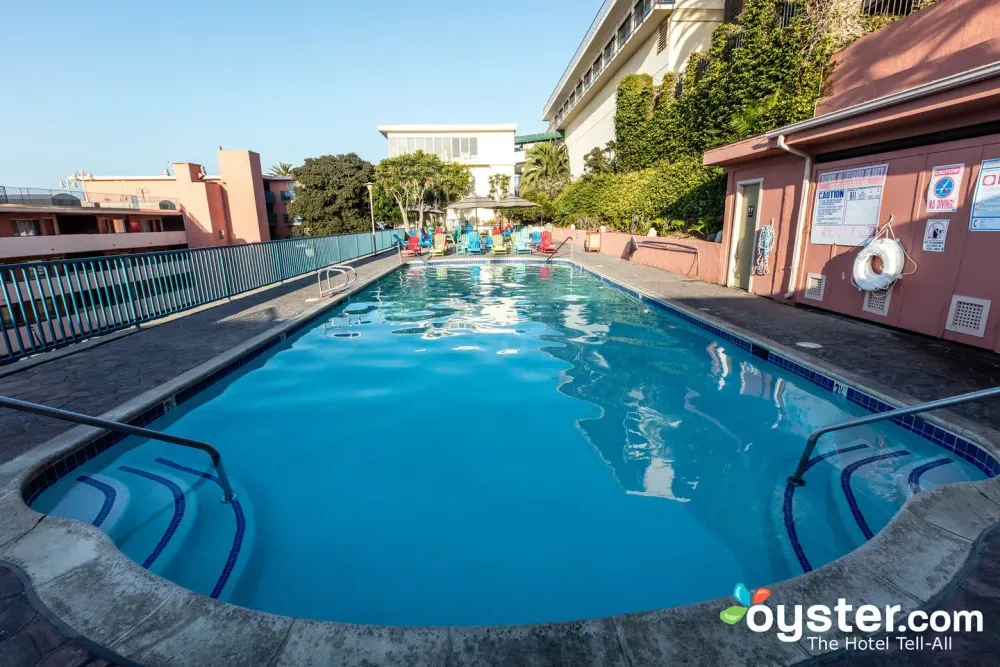 La Jolla Cove Hotel & Suites Review: What To REALLY Expect If You Stay