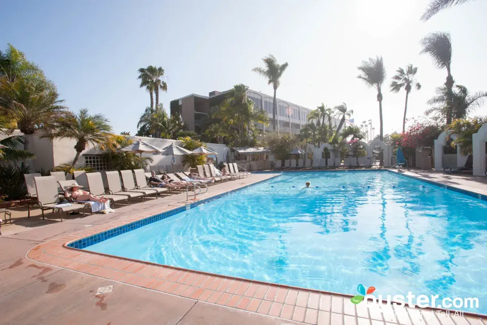 Bahia Resort Hotel Review: What To REALLY Expect If You Stay | Oyster.com