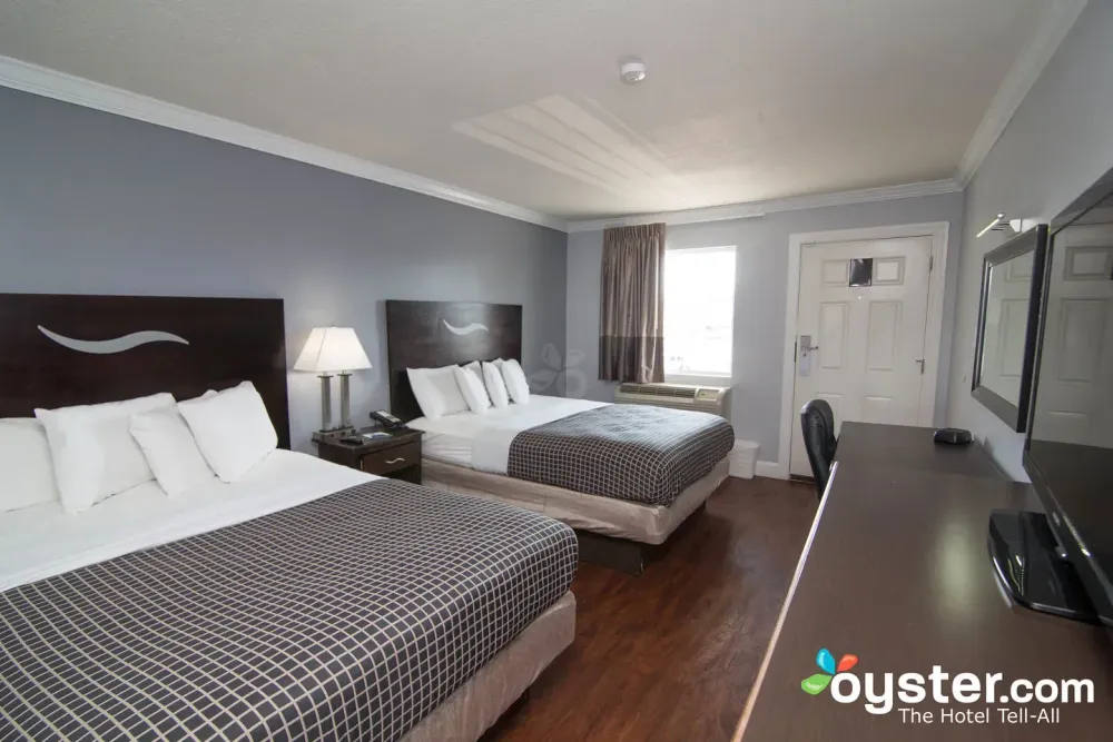 Destin Inn & Suites Review: What To REALLY Expect If You Stay