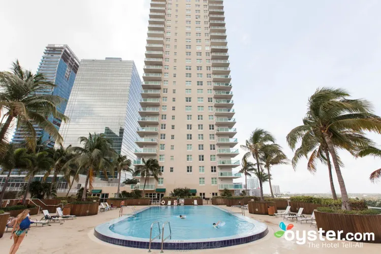 marriott biscayne bay pool