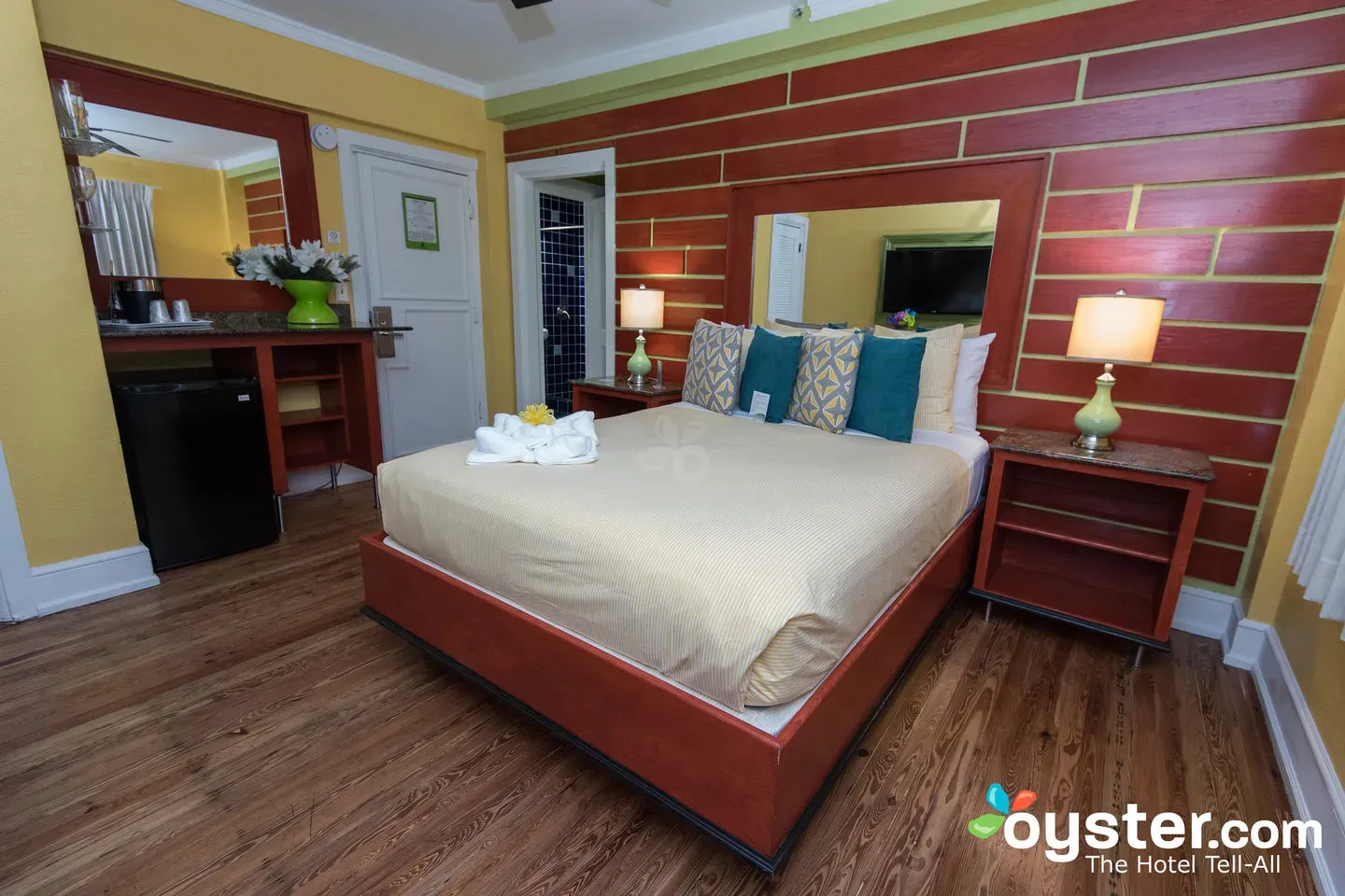 The Colony Hotel Review: What To REALLY Expect If You Stay