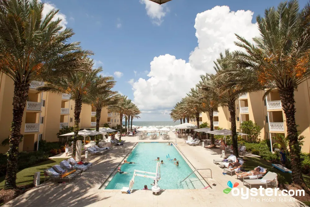 Edgewater Beach Hotel Review: What To REALLY Expect If You Stay