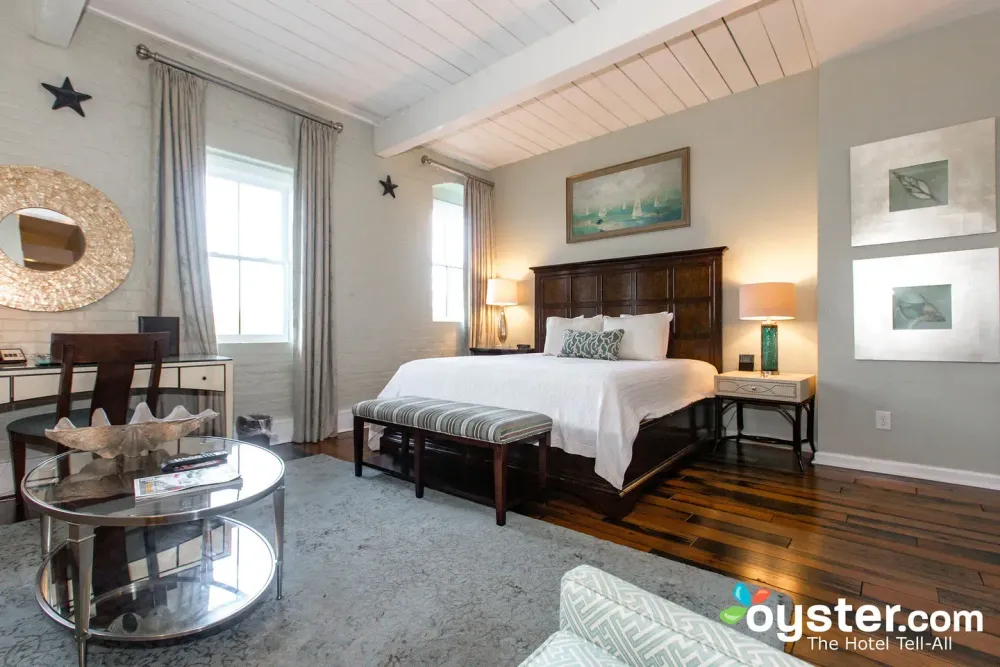 Olde Harbour Inn Review: What To REALLY Expect If You Stay