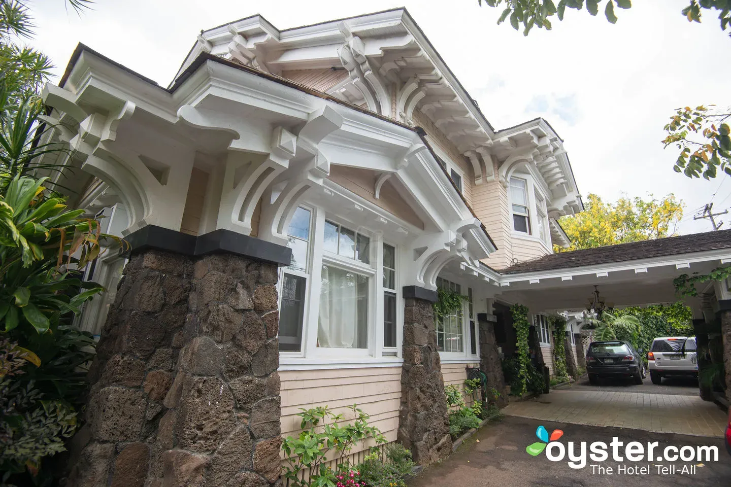 Manoa Valley Inn Review: What To REALLY Expect If You Stay