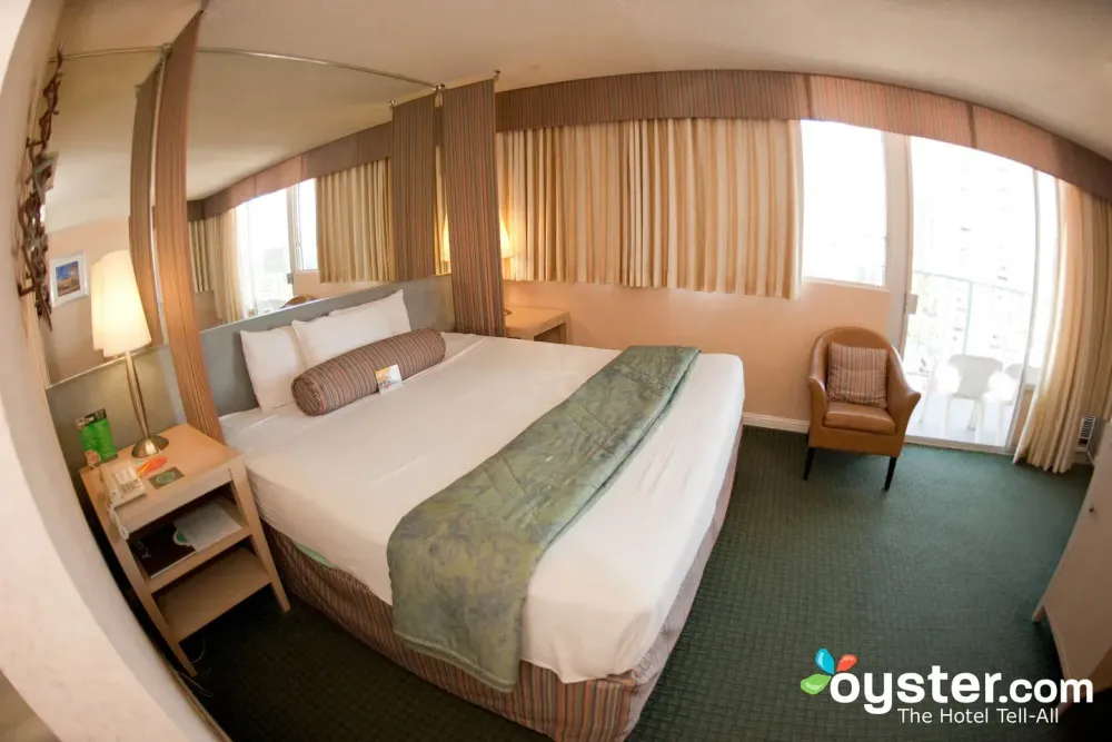Aqua Aloha Surf Waikiki Review: What To REALLY Expect If You Stay