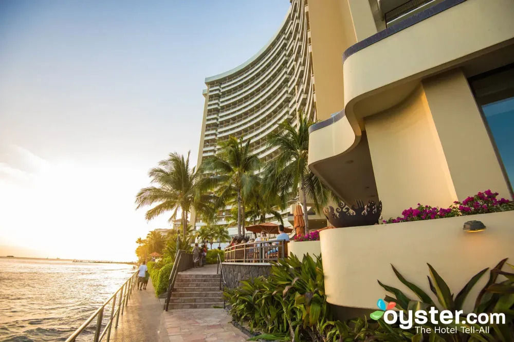 Sheraton Waikiki Review: What To REALLY Expect If You Stay