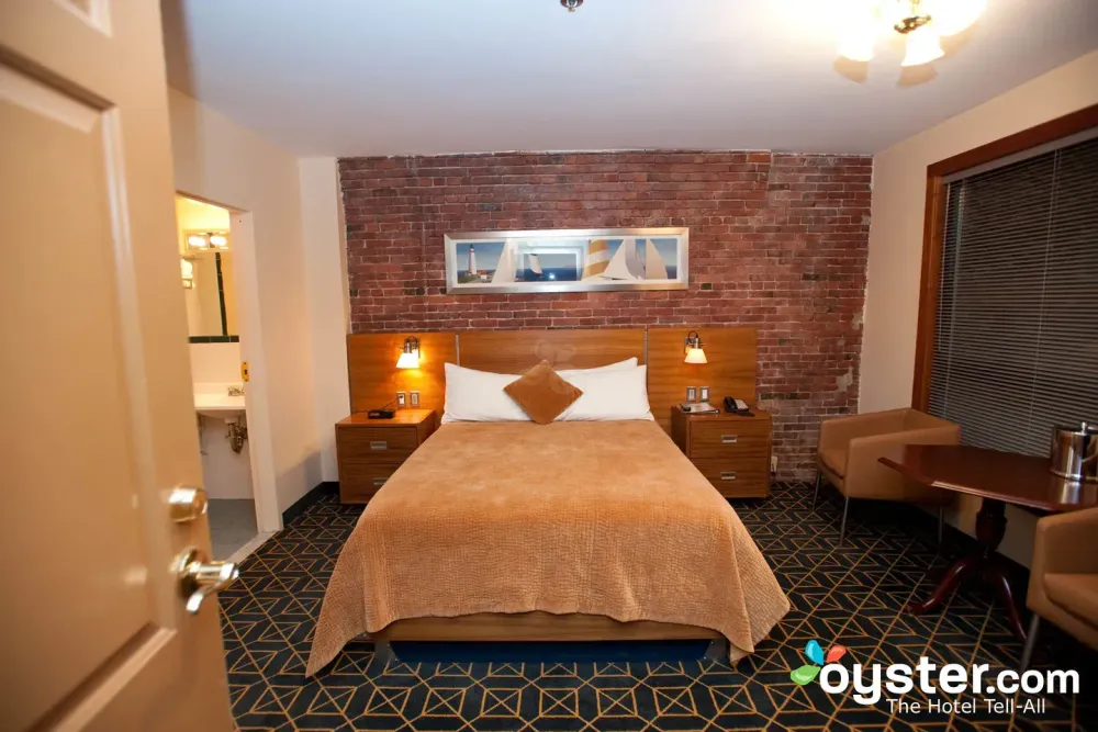 Harborside Inn Review: What To REALLY Expect If You Stay