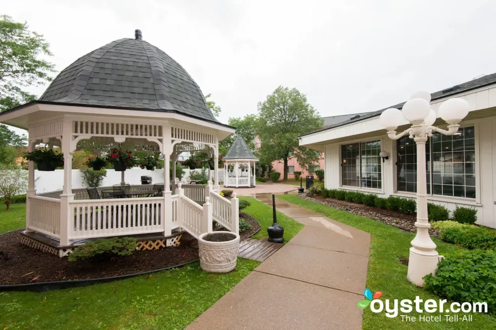 Allen Park Hotels & Resorts | Oyster.com Hotel Reviews