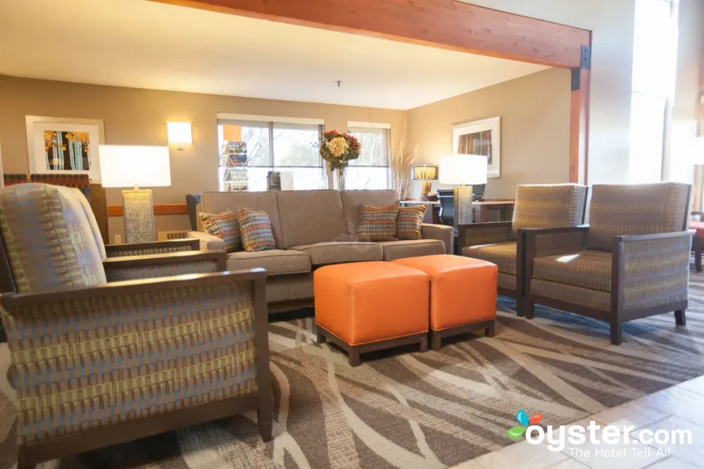 Comfort Inn West Review: What To REALLY Expect If You Stay