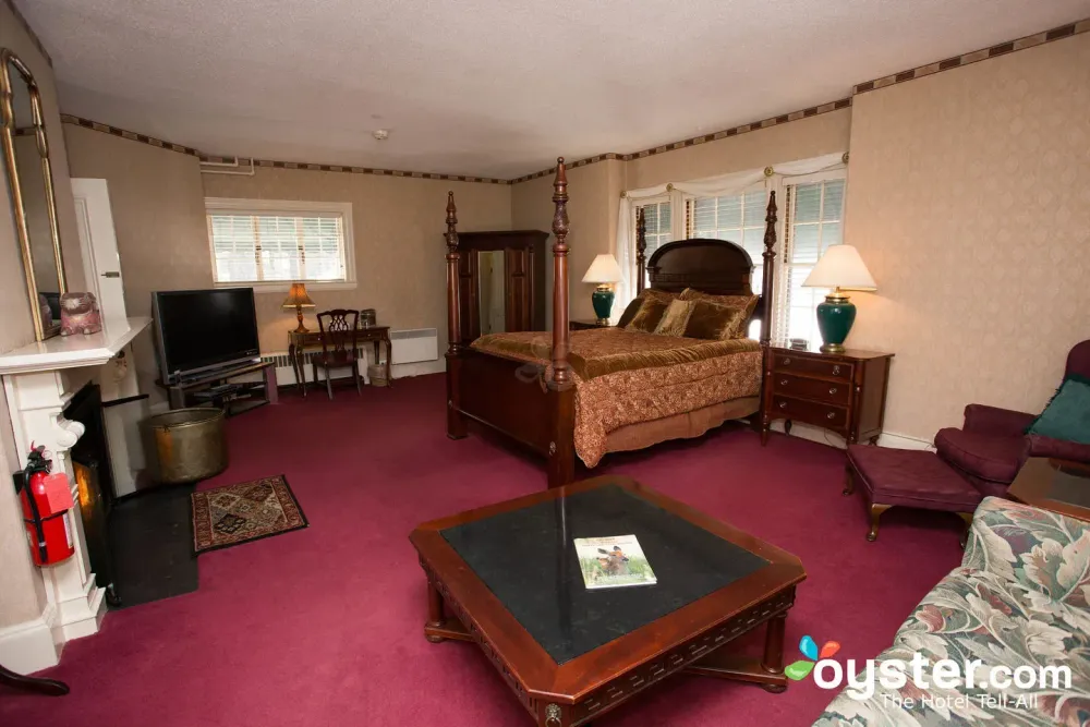 The Stonehurst Manor Review: What To REALLY Expect If You Stay