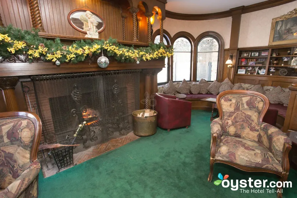 The Stonehurst Manor Review: What To REALLY Expect If You Stay