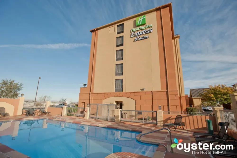 Holiday Inn Express Hotel & Suites Midtown Review: What To REALLY ...