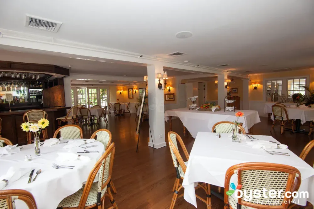 The Hedges Inn Review: What To REALLY Expect If You Stay