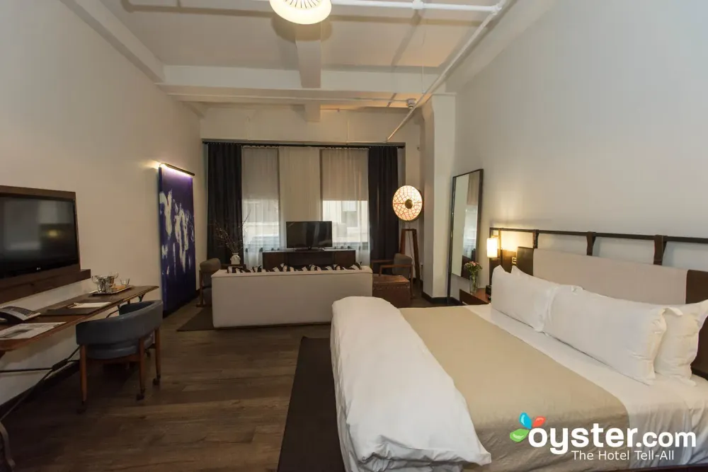 Refinery Hotel Review: What To REALLY Expect If You Stay