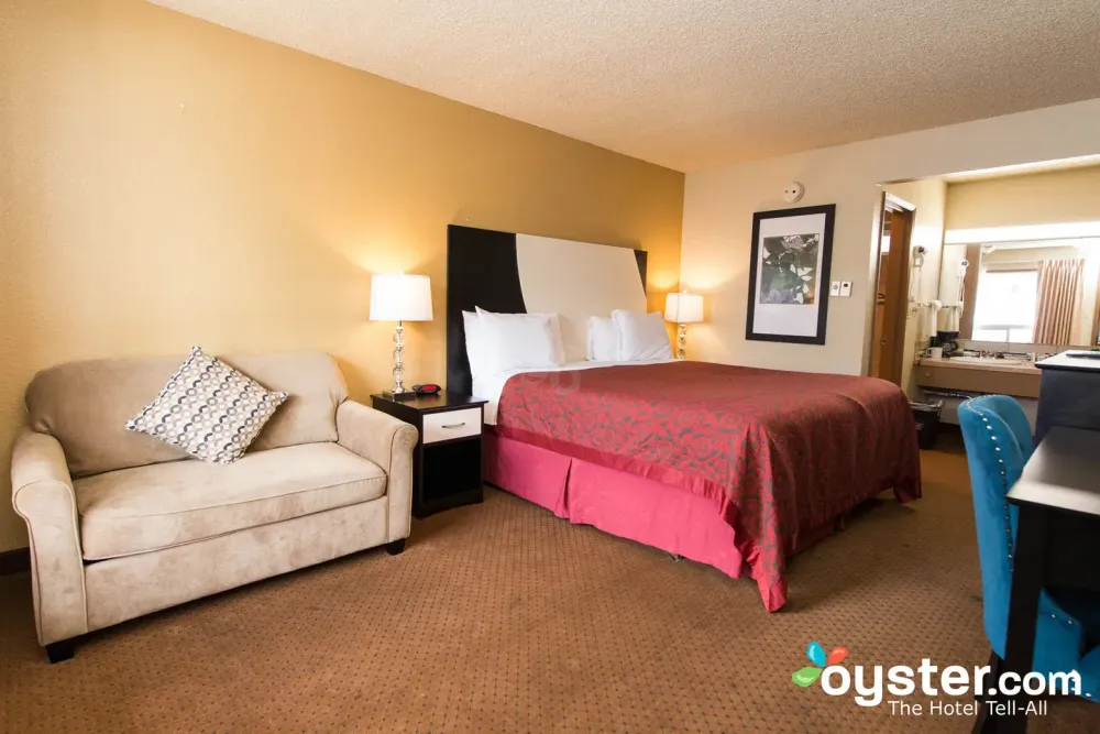 Days Inn by Wyndham Bend Review: What To REALLY Expect If You Stay