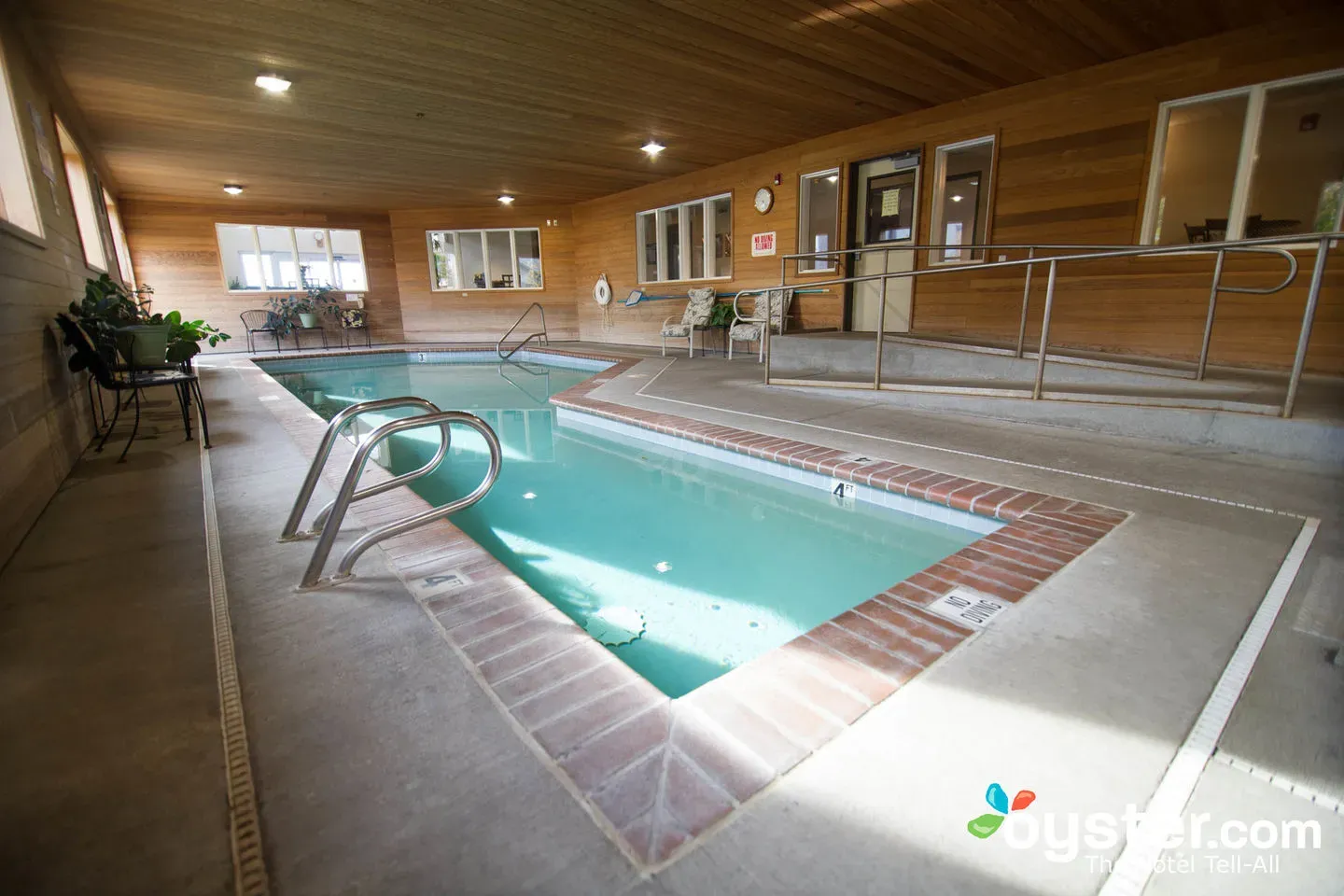 Garibaldi House Inn & Suites Review: What To REALLY Expect If You Stay